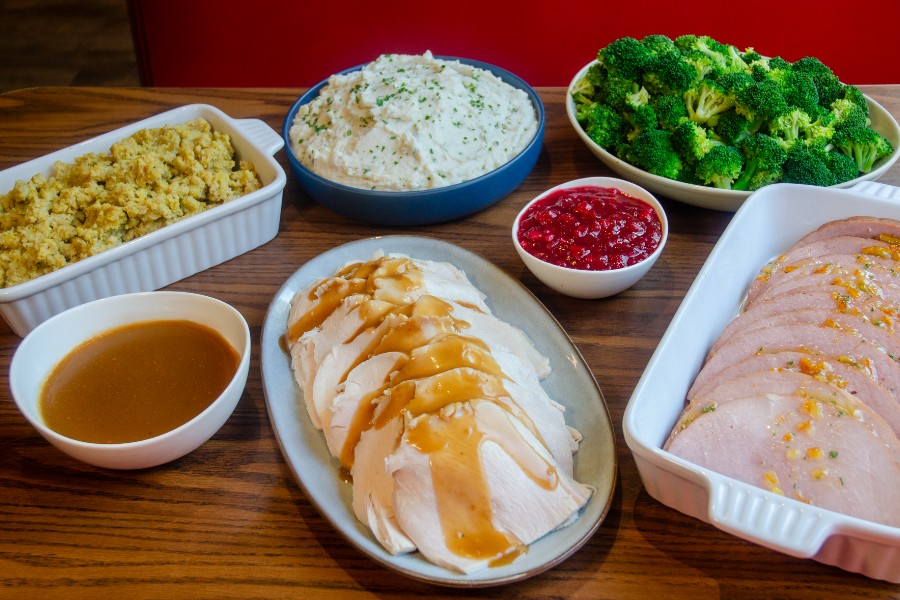 Configure Holiday Turkey and Ham Dinner Full Pan - Mimi's | mimistogo.com